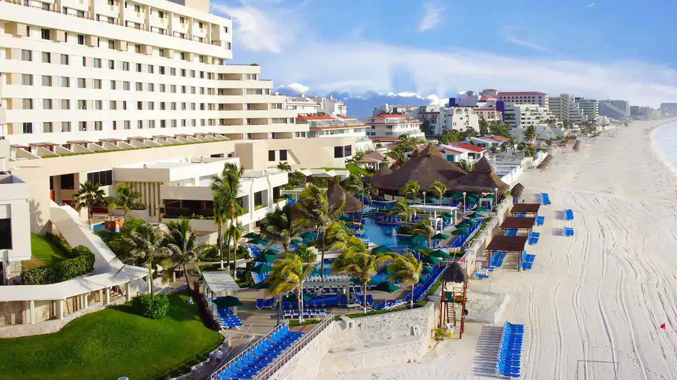 About Royal Solaris Hotel & Club